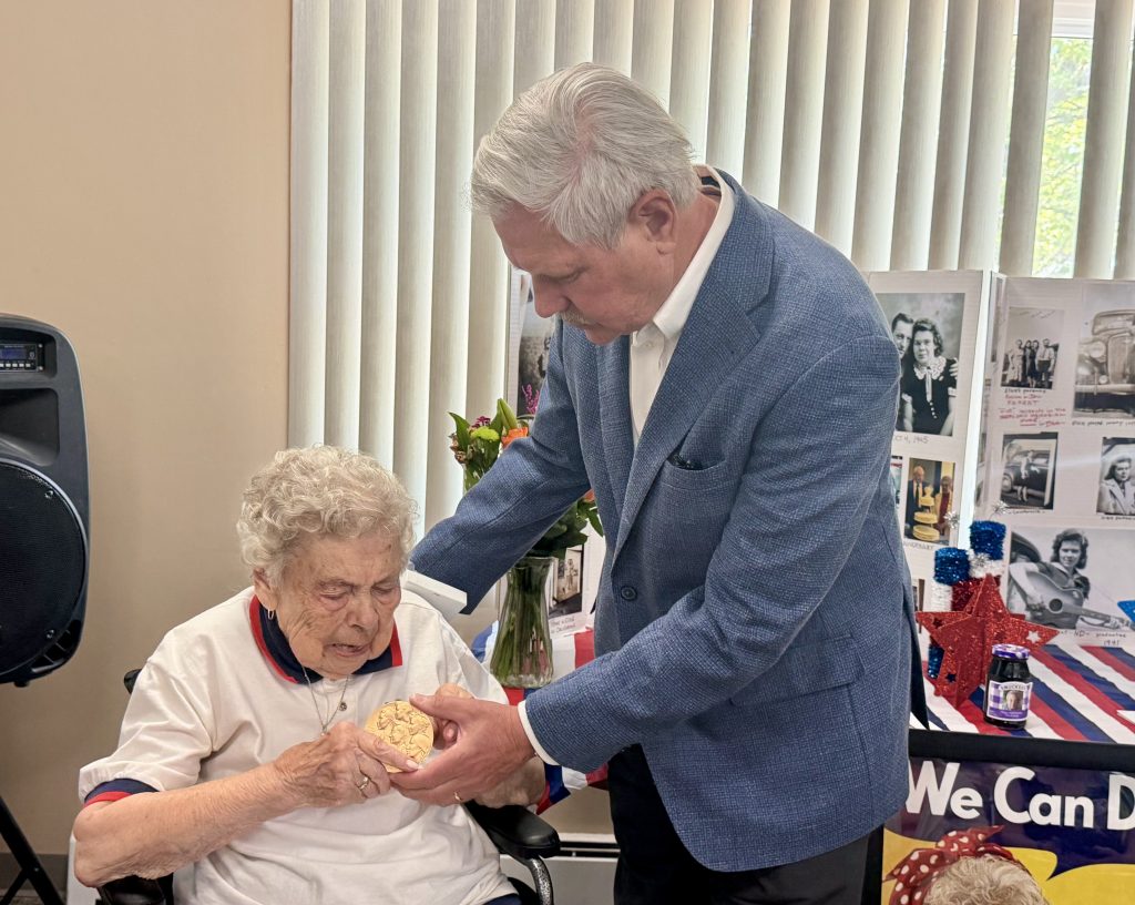 Hoeven Presents Elsie Reiswig With WWII Rosie the Riveter Congressional ...