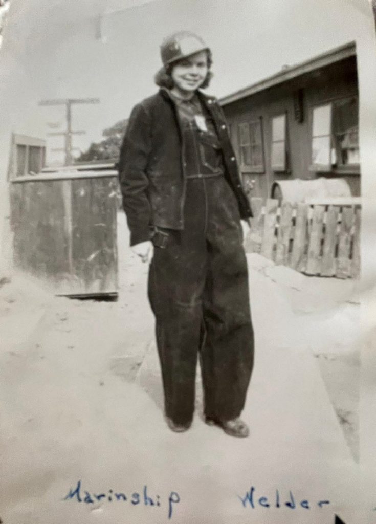 Hoeven Presents Elsie Reiswig With WWII Rosie the Riveter Congressional ...